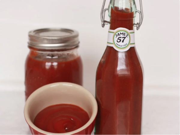 Easy Homemade Ketchup | DIYIdeaCenter.com