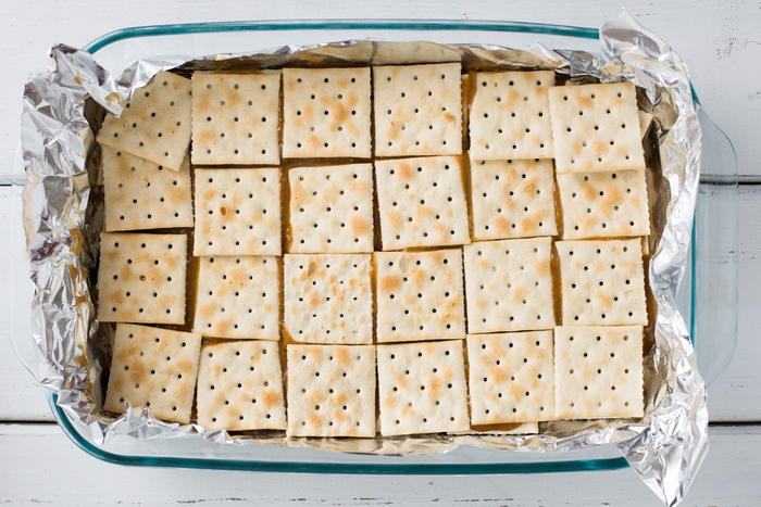 Gooey Caramel Crack Bars | RecipeLion.com