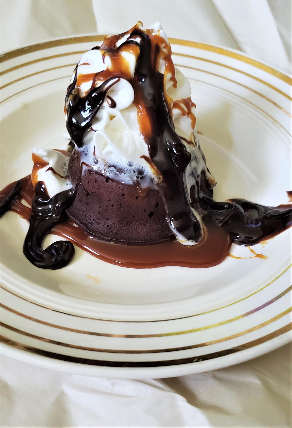 Mini Molten Lava Cakes | RecipeLion.com