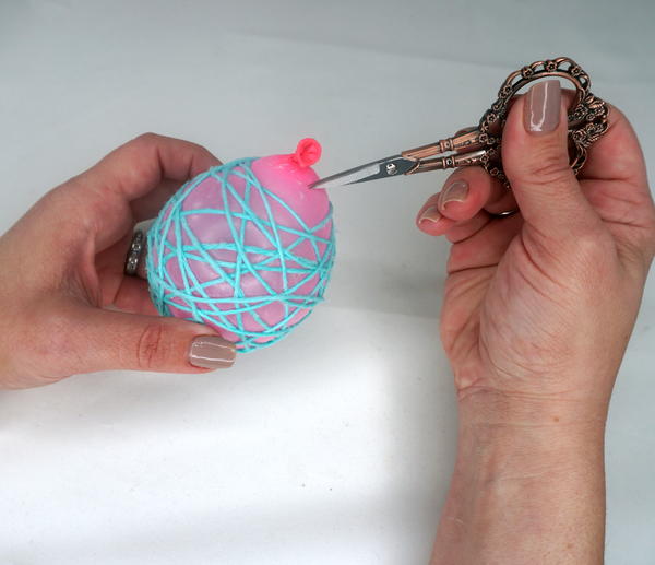 DIY Yarn Lanterns | FaveCrafts.com