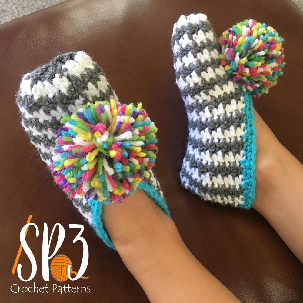 Comfy Houndstooth Slippers | AllFreeCrochet.com