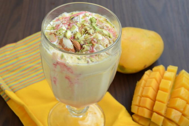 Mango Milkshake | RecipeLion.com
