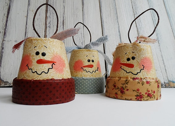 Clay Pot Snowmen | FaveCrafts.com