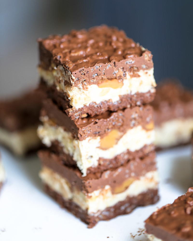 No Bake Chocolate Caramel Nutty Crunch Bars | RecipeLion.com