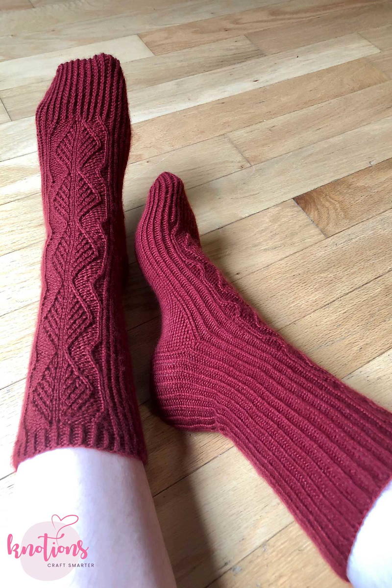 Diamond Bluff Socks | FaveCrafts.com