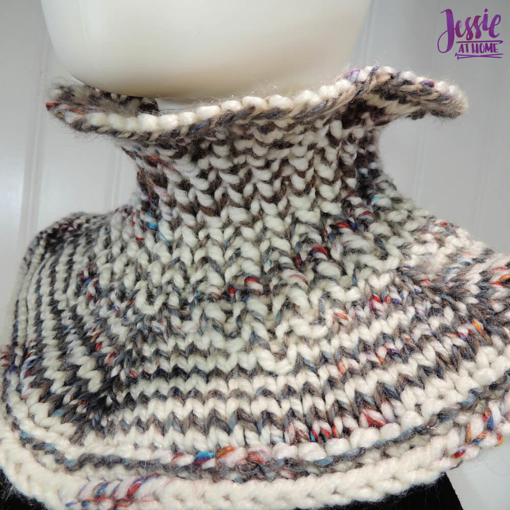 Claire's Cowl | AllFreeKnitting.com
