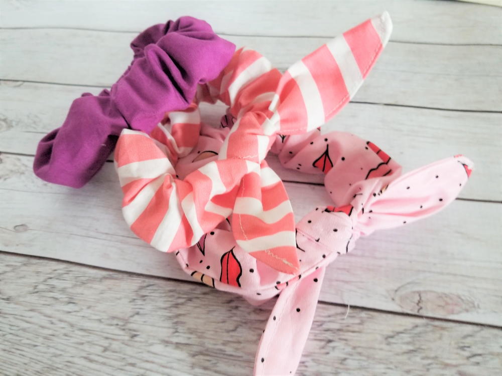 Bow Scrunchie Pattern | AllFreeSewing.com