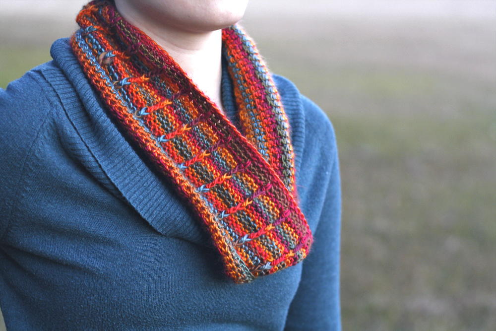 Perpetual Posts Cowl | AllFreeCrochet.com