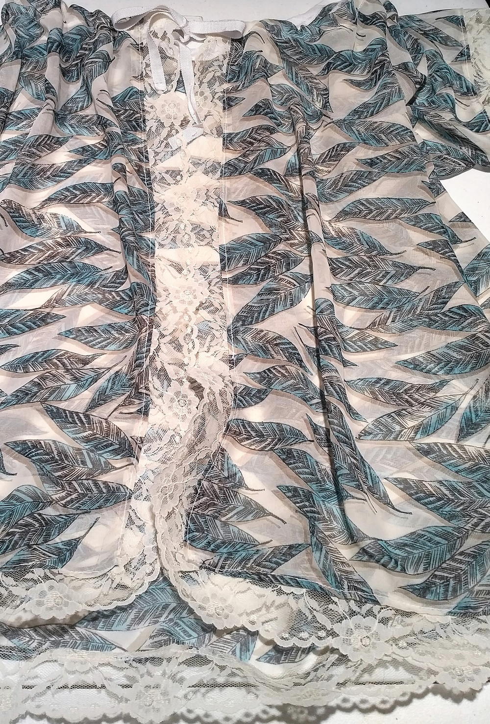 Simple DIY: Free Delicate Vintage Top Pattern | FaveCrafts.com