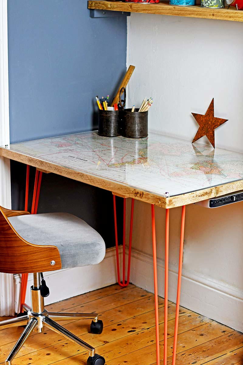DIY World Map Desk | DIYIdeaCenter.com