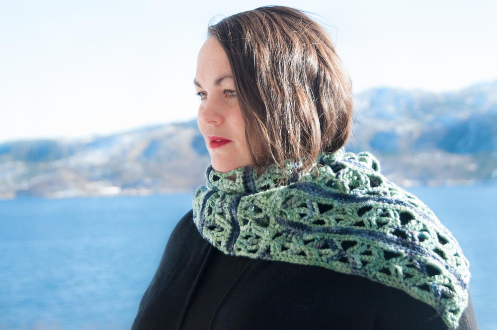 Shine Spring Cowl | FaveCrafts.com