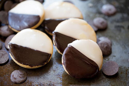 Black and White Cookies | RecipeLion.com