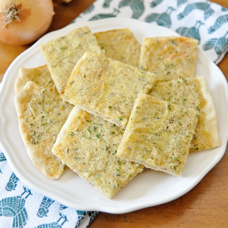 Spanish Flatbread with Caramelized Onions | RecipeLion.com