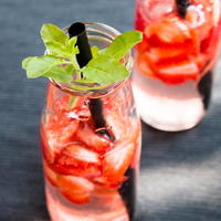 Strawberry Infused Water | RecipeLion.com