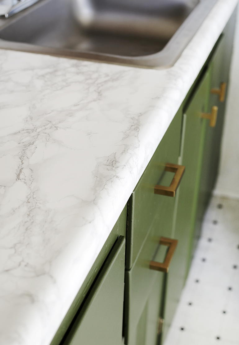 Apartment Friendly Countertop DIY | DIYIdeaCenter.com