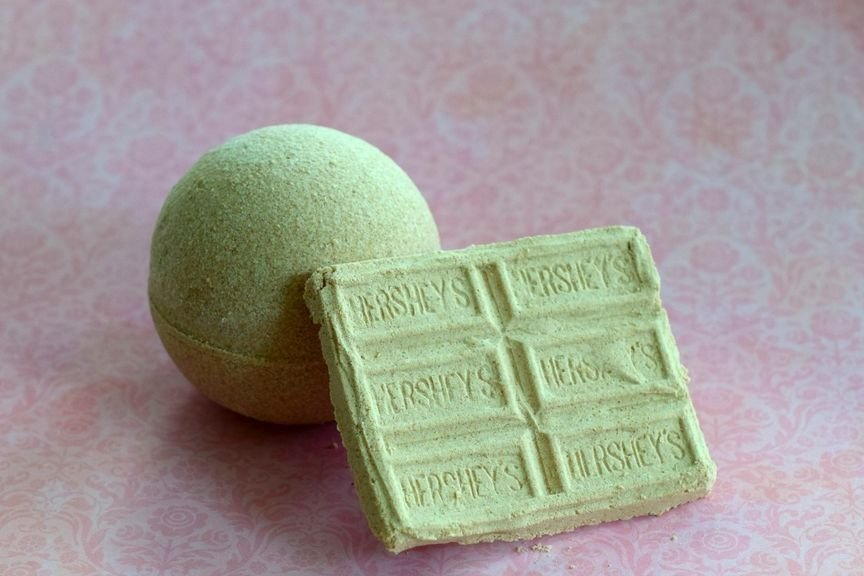 Candy Bar Bath Bomb DIY | DIYIdeaCenter.com