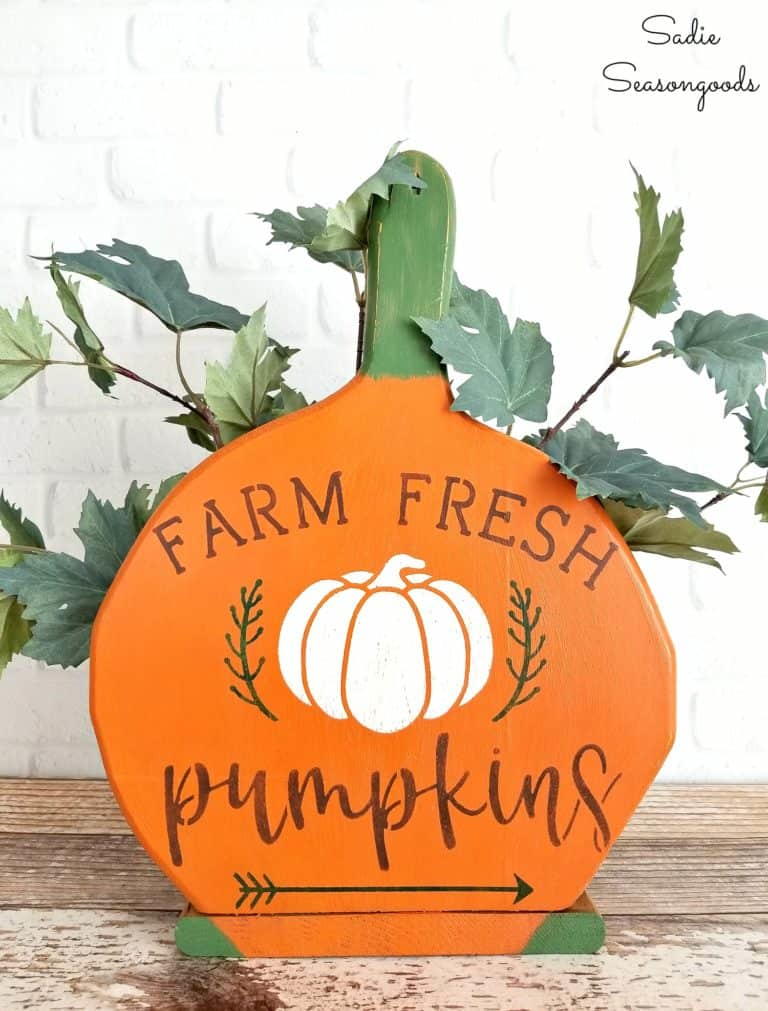 Rustic Pumpkin Fall Decor DIY | DIYIdeaCenter.com