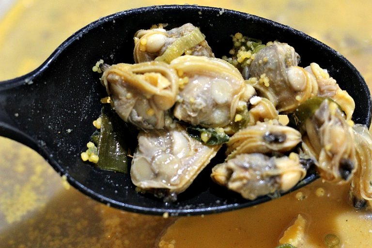 White Wine Steamed Clams Recipe | RecipeLion.com