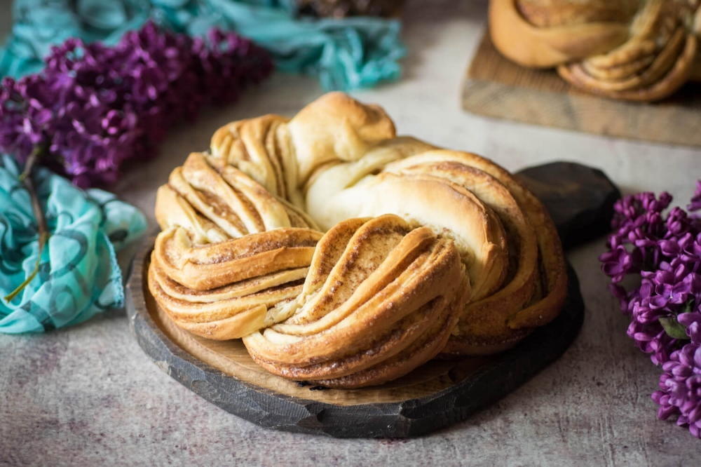 Braided Cinnamon Bread (Estonian Kringel) | RecipeLion.com