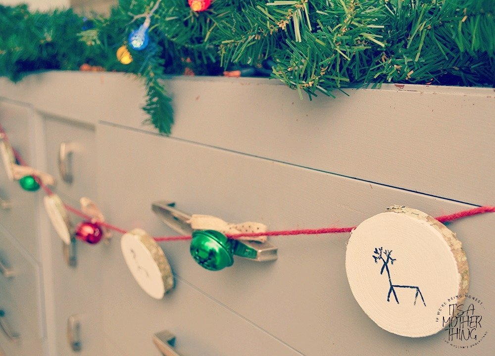 Rustic Reindeer Garland | AllFreeChristmasCrafts.com