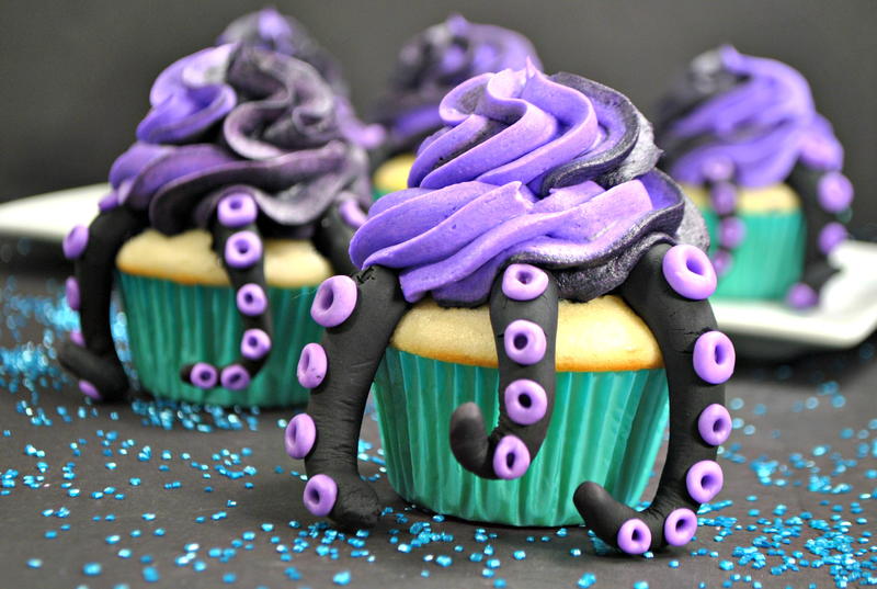 Ursula Inspired Disney Villain Cupcakes | RecipeLion.com
