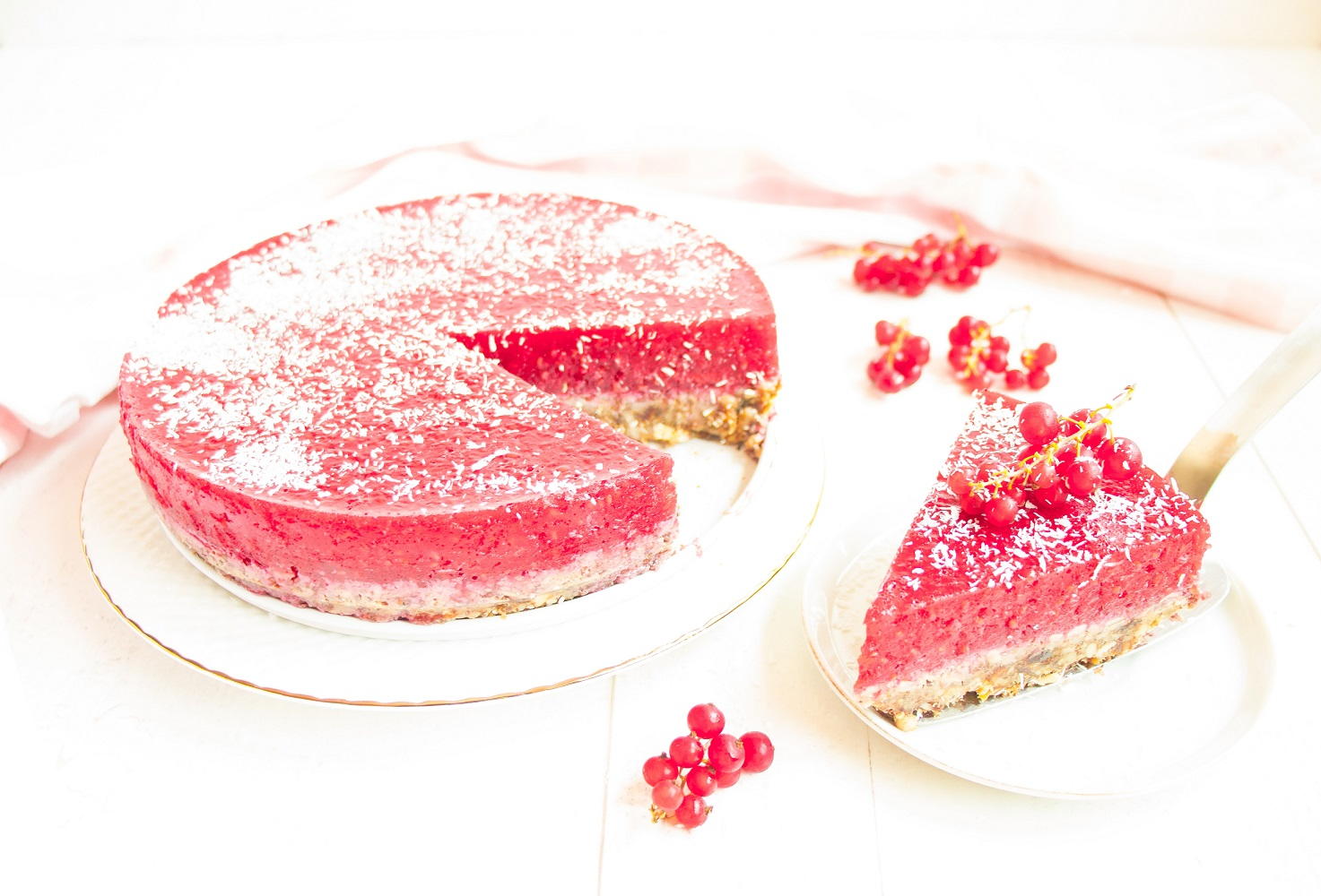 Gluten Free Jelly Cake (No Bake Raspberry Jelly Cake) | RecipeLion.com
