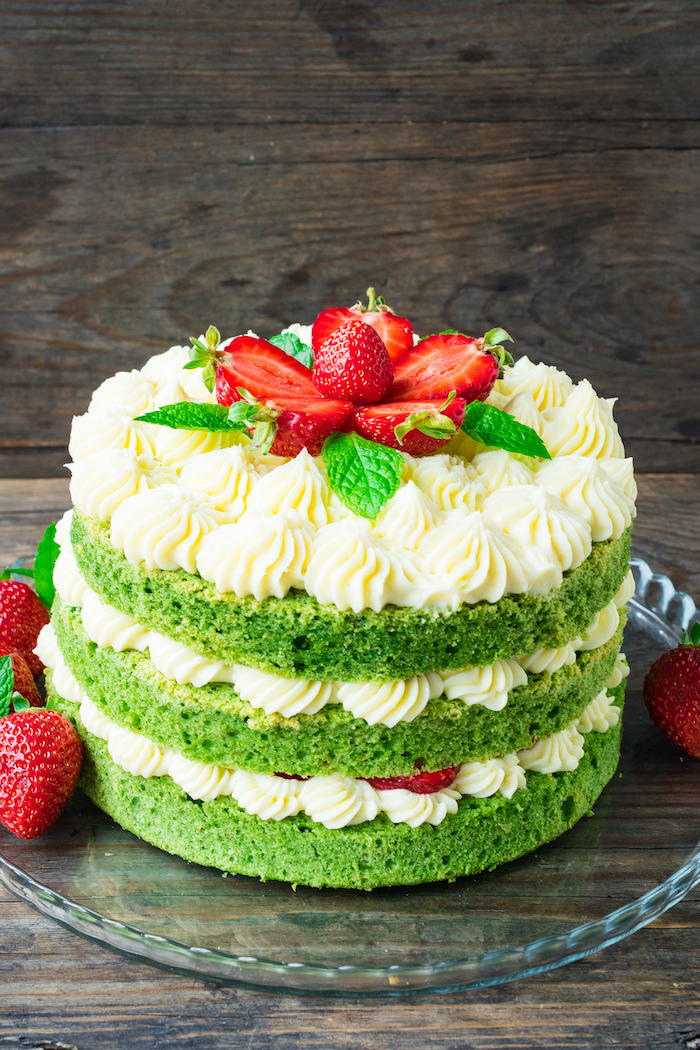 Strawberry Spinach Cake | RecipeLion.com