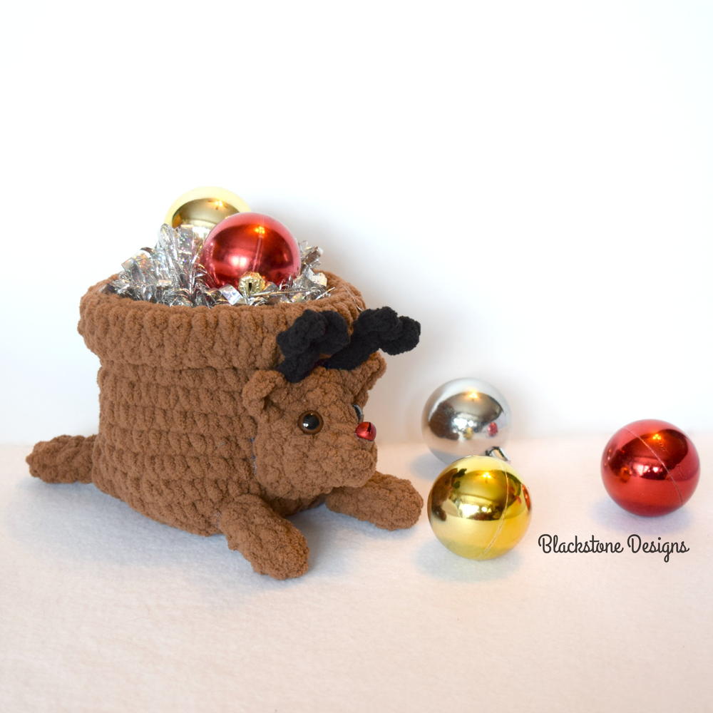 Santa's Crochet Gift Basket | AllFreeCrochet.com