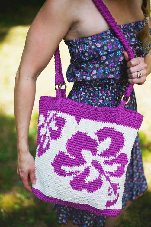 Hibiscus Tote Bag | AllFreeCrochet.com