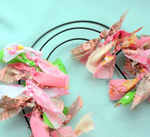 Country DIY Fabric Wreath Tutorial | FaveCrafts.com