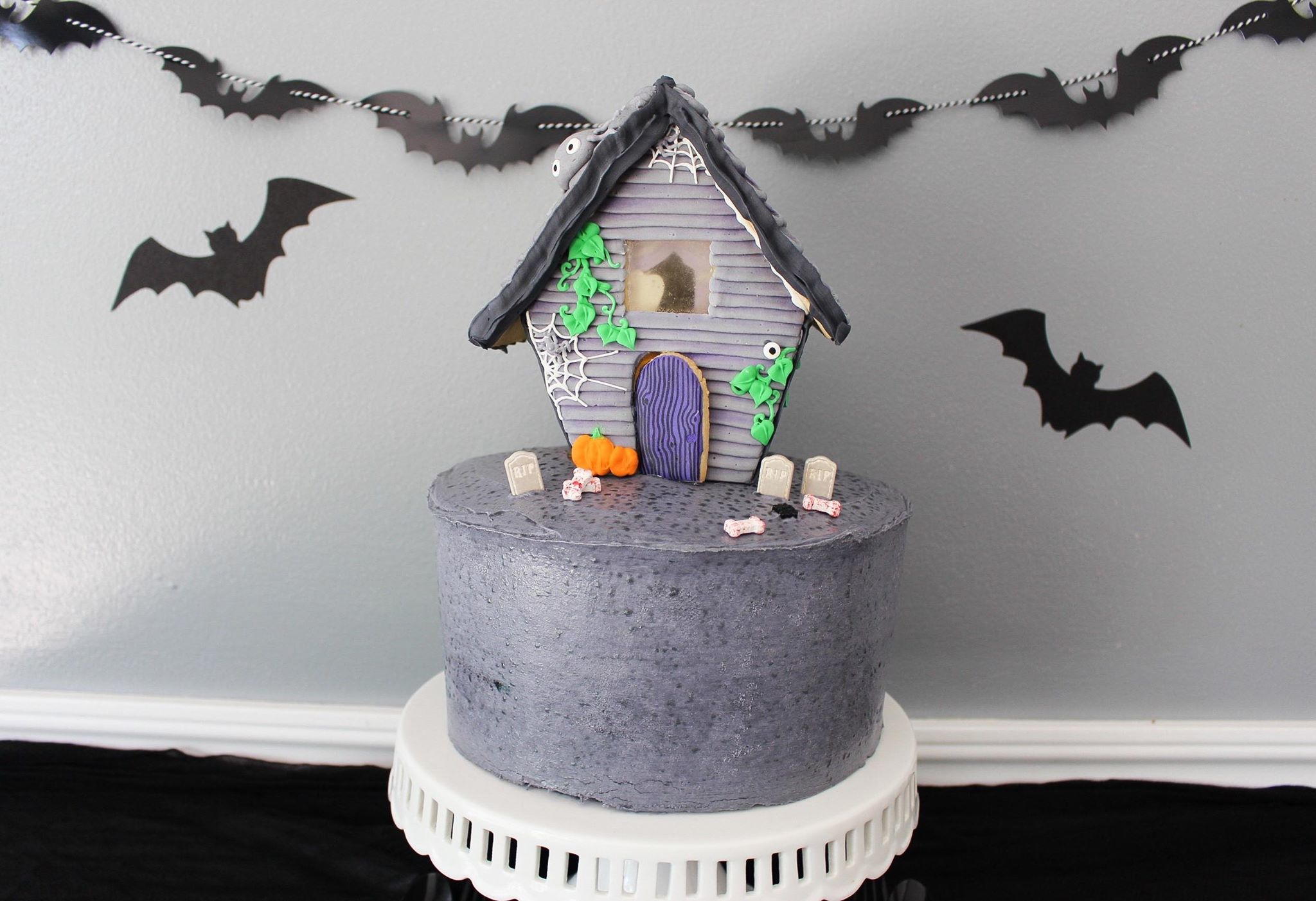 Sugar Cookie Haunted House Cake Topper | AllFreeHolidayCrafts.com