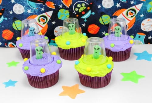 Easy Alien Cupcakes | RecipeLion.com