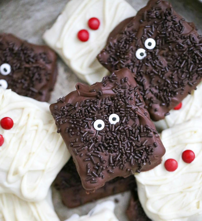 Monster and Mummy Chocolate Covered Graham Cracker Cookies | RecipeLion.com
