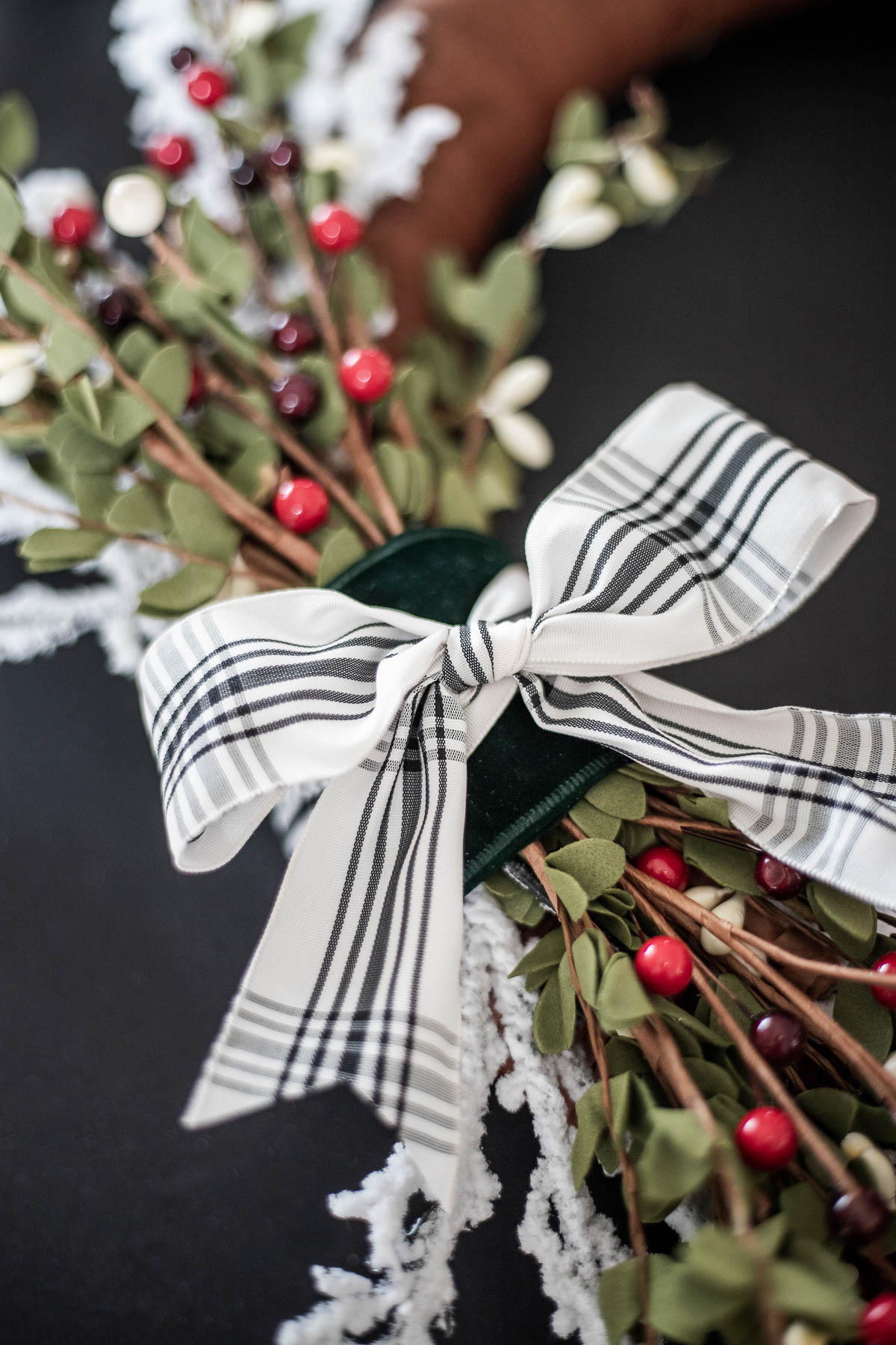 Modern Winter Wreath | AllFreeHolidayCrafts.com