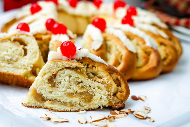 Swedish Tea Ring - A Christmas Morning Tradition | AllFreeHolidayCrafts.com