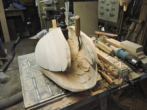 A Sectional Swan | wildfowl-carving.com