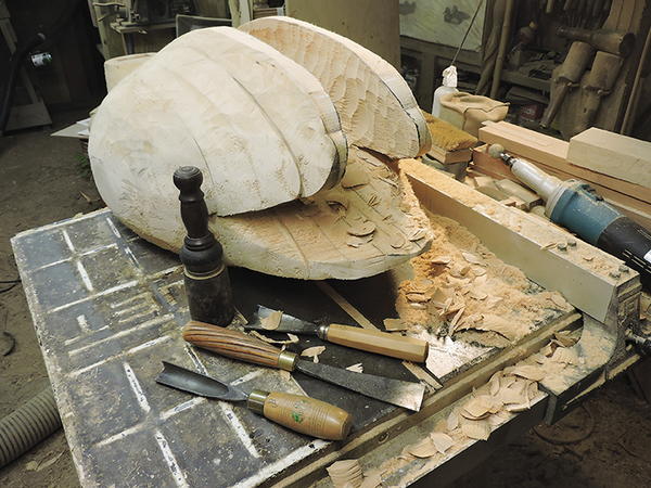 A Sectional Swan | wildfowl-carving.com