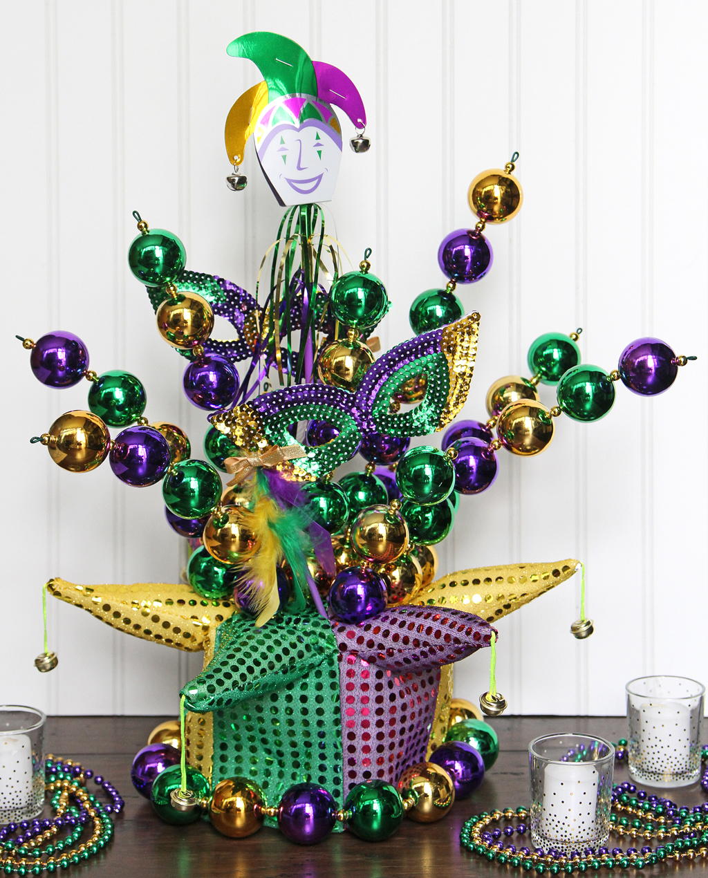 Mardi Gras Jester Centerpiece | AllFreeHolidayCrafts.com