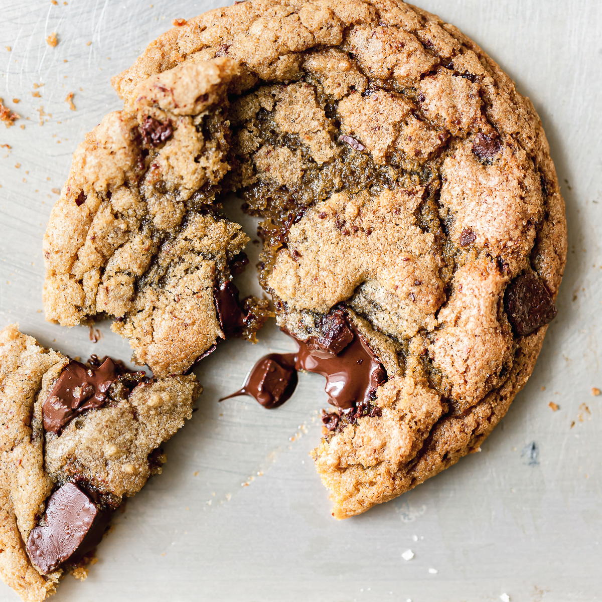 Soft & Chewy Chocolate Chip Cookies | RecipeLion.com