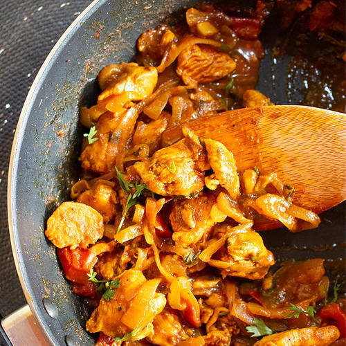 Pathia Curry With Chicken | FaveHealthyRecipes.com