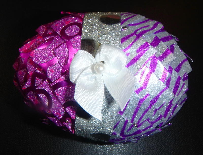 Glitzy Easter Egg Will Spark A Smile | FaveCrafts.com