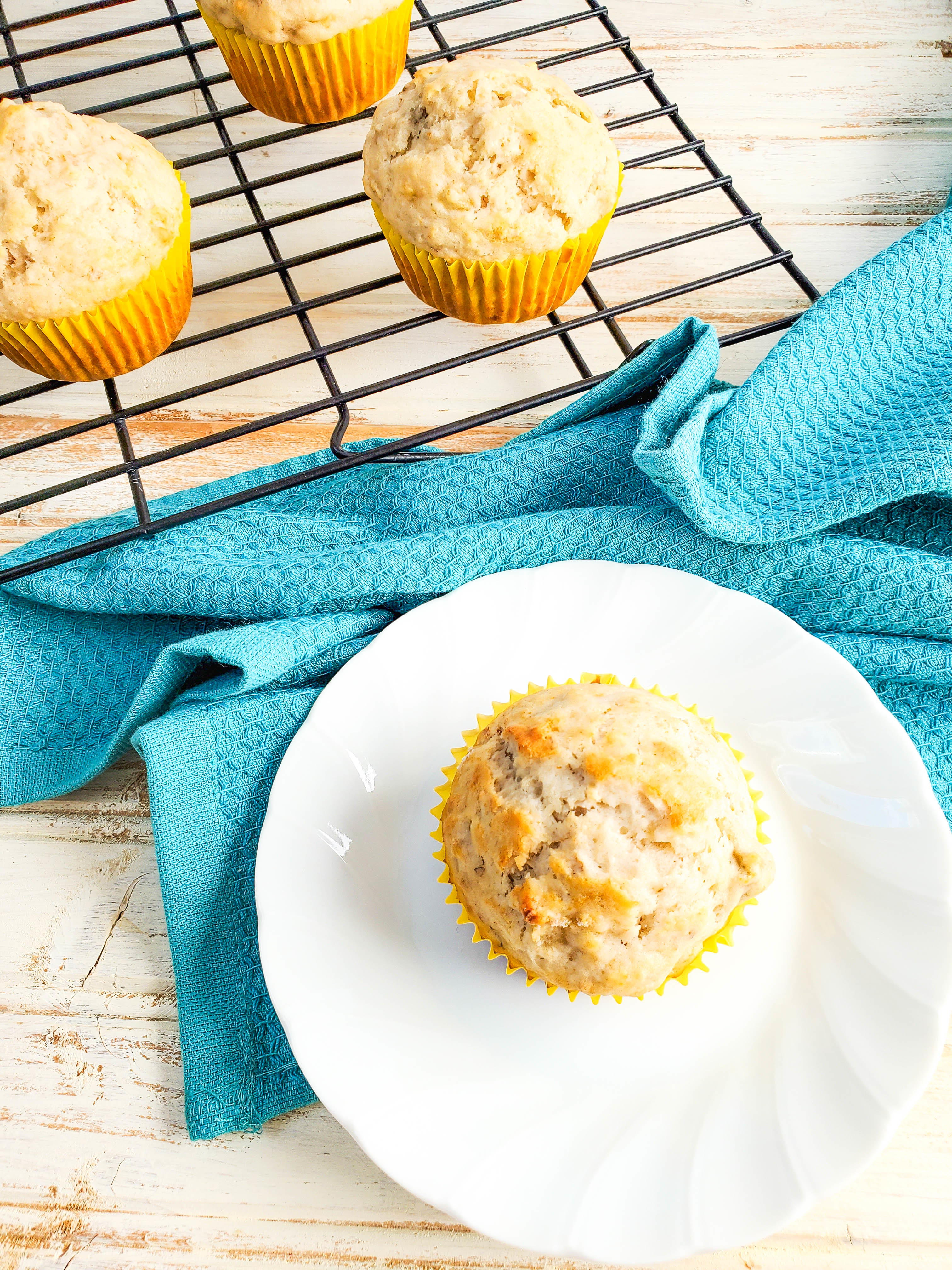 Easy Banana Walnut Muffins | DIYIdeaCenter.com