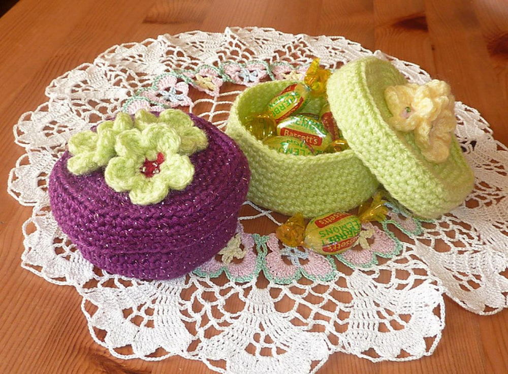 Pretty Floral Trinket Box | AllFreeCrochet.com