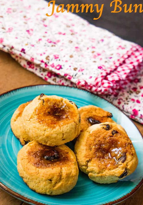 Jammy Bun | TheBestDessertRecipes.com