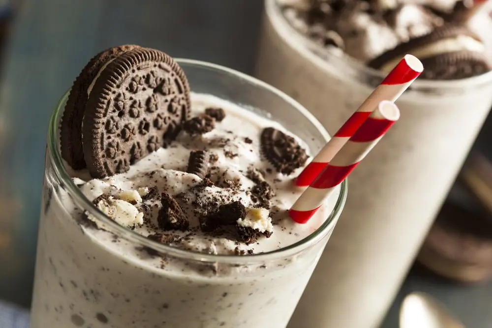 Burger King Oreo Milkshake In The Blender | RecipeLion.com