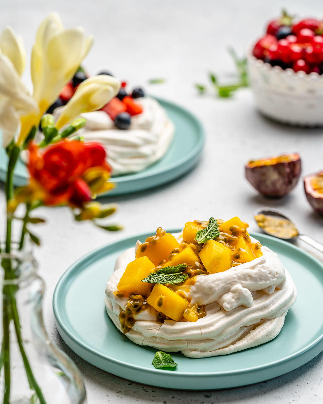 Mini Pavlova Cake Recipe | RecipeLion.com