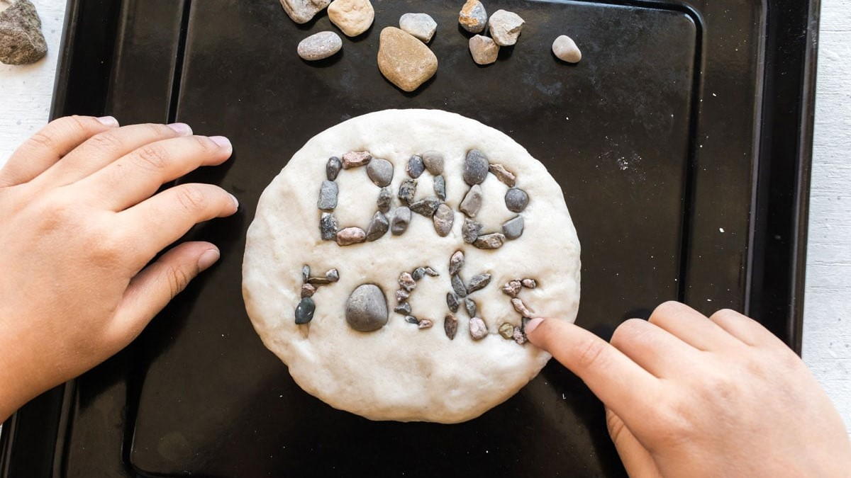 Dad Rocks Paperweight | AllFreeKidsCrafts.com