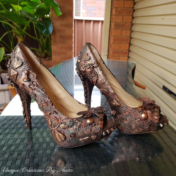 Old Shoes Repurposed Into A Ring Stand | DIYIdeaCenter.com