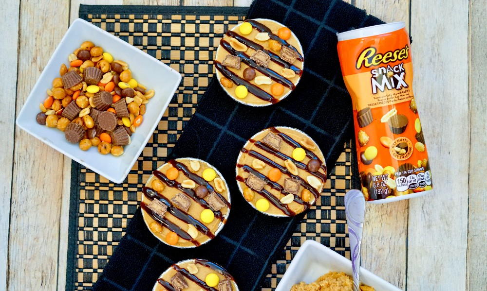 Mini Reese’s Peanut Butter Pie Recipe | DIYIdeaCenter.com