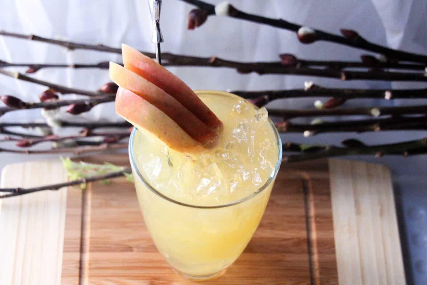 Pucker Up Apple Cocktail | RecipeLion.com